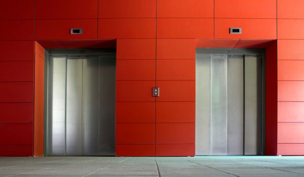 What is a hydraulic elevator? How does it work?