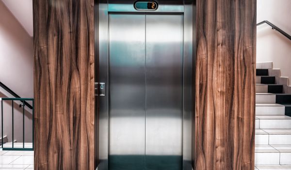 What is a hydraulic elevator? How does it work?