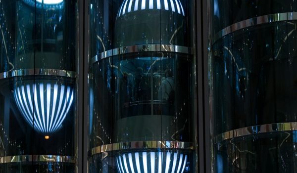 What is a hydraulic elevator? How does it work?